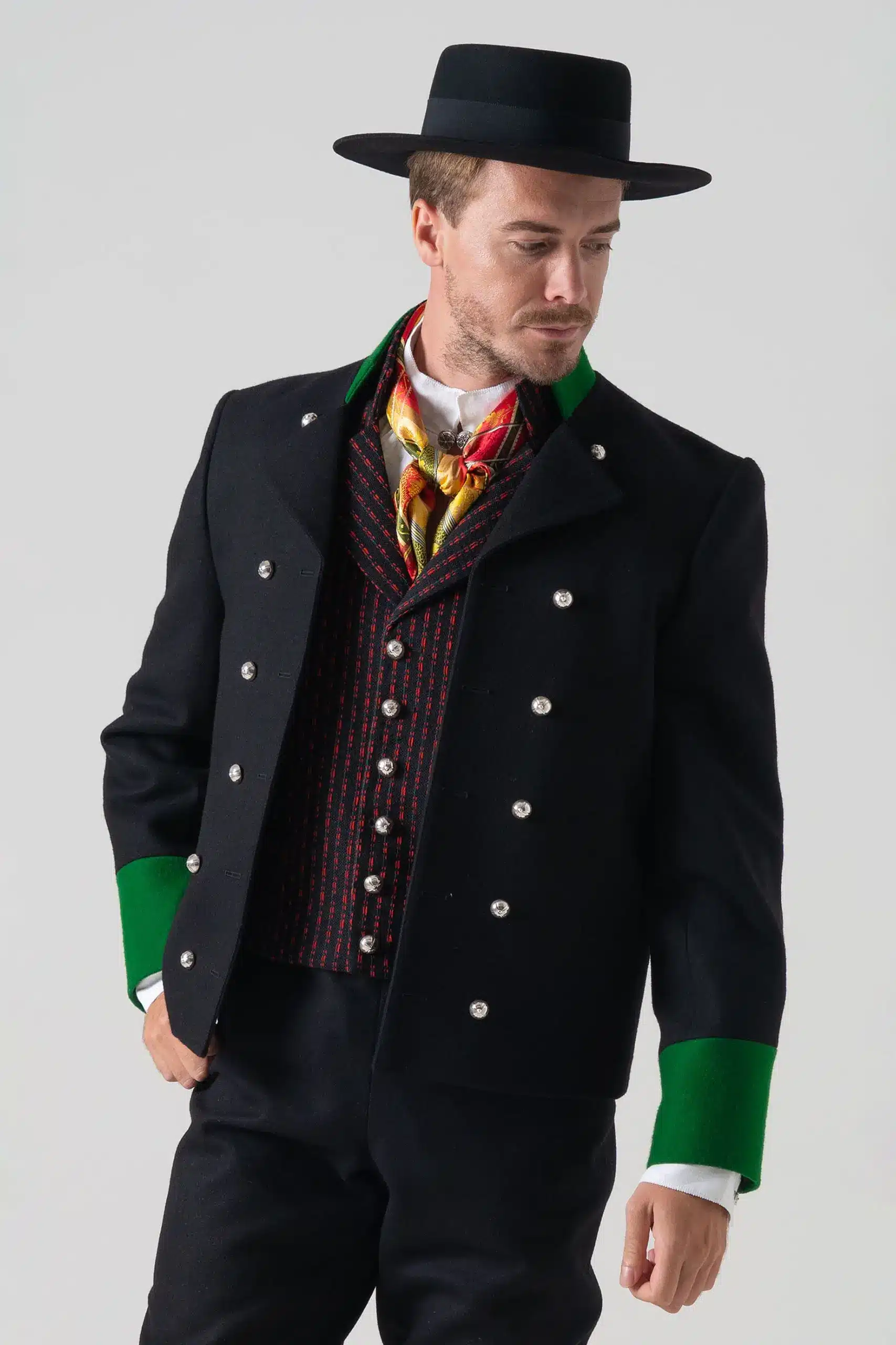 Vest-Agder bunad Eksklusiv Kvalitet, Beste pris og leveringstid